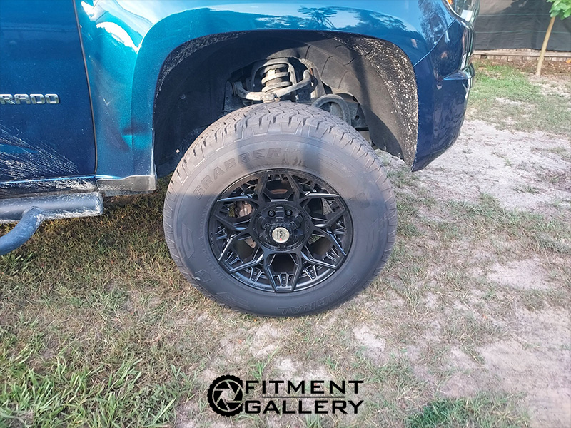 2020 Chevrolet Colorado - 18x9 4Play Wheels 275/65R18 General Tires