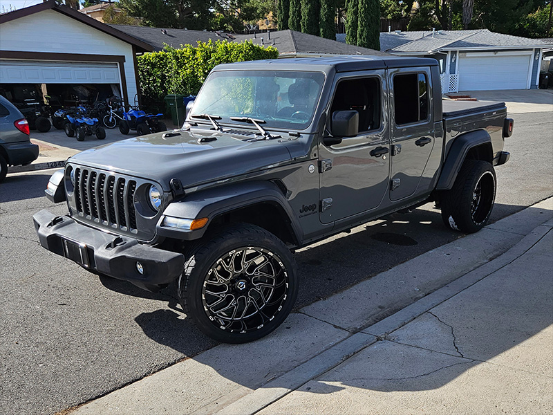 2020 Jeep Gladiator - 22x12 TIS Offroad Wheels 305/40R22 Toyo Tires