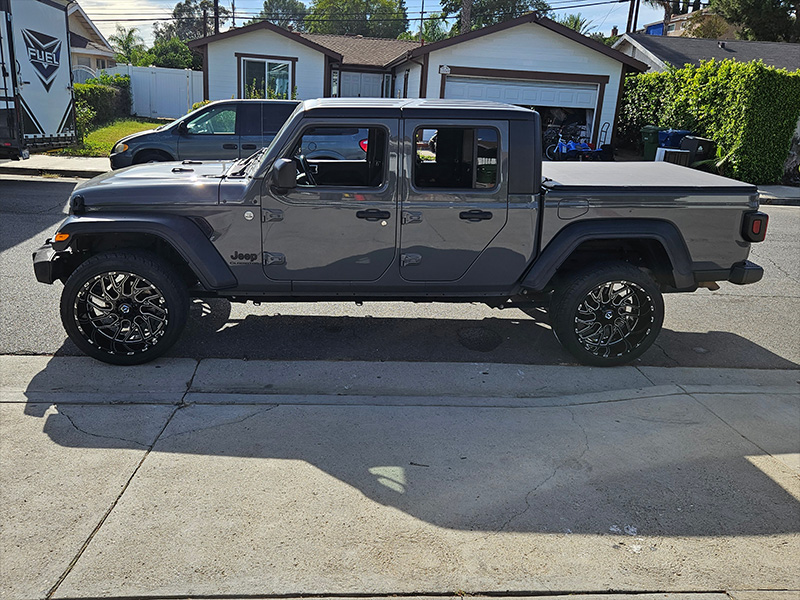 2020 Jeep Gladiator - 22x12 TIS Offroad Wheels 305/40R22 Toyo Tires