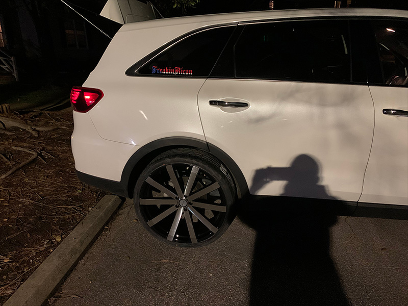 2020 Kia Sorento - 24x8.5 Elure Wheels 255/30ZR24 Advanta Tires