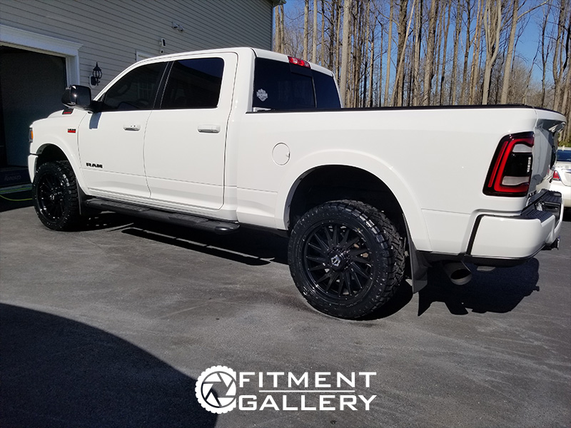 2020 Ram 2500 - 22x10 TIS Offroad Wheels 33x12.50R22 Nitto Tires