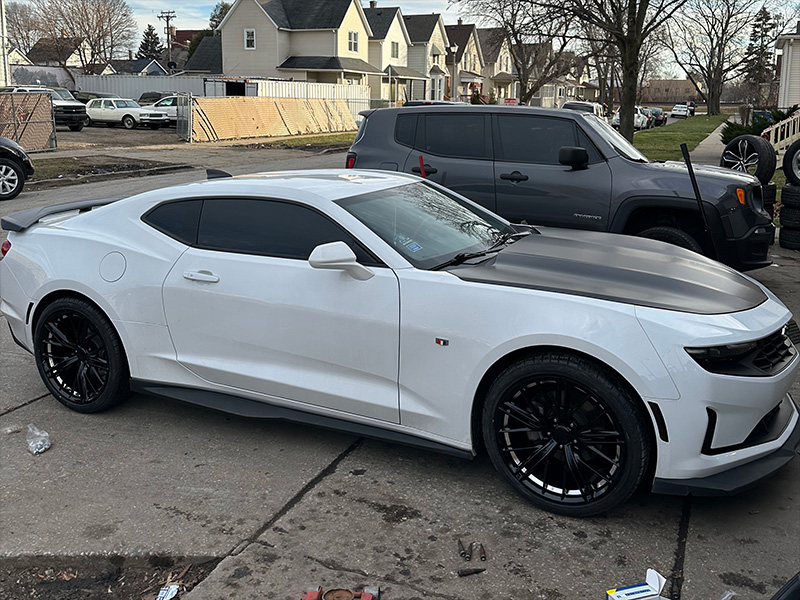 2021 Chevrolet Camaro - 20x10 OE Performance Wheels 285/35ZR20 Lexani Tires
