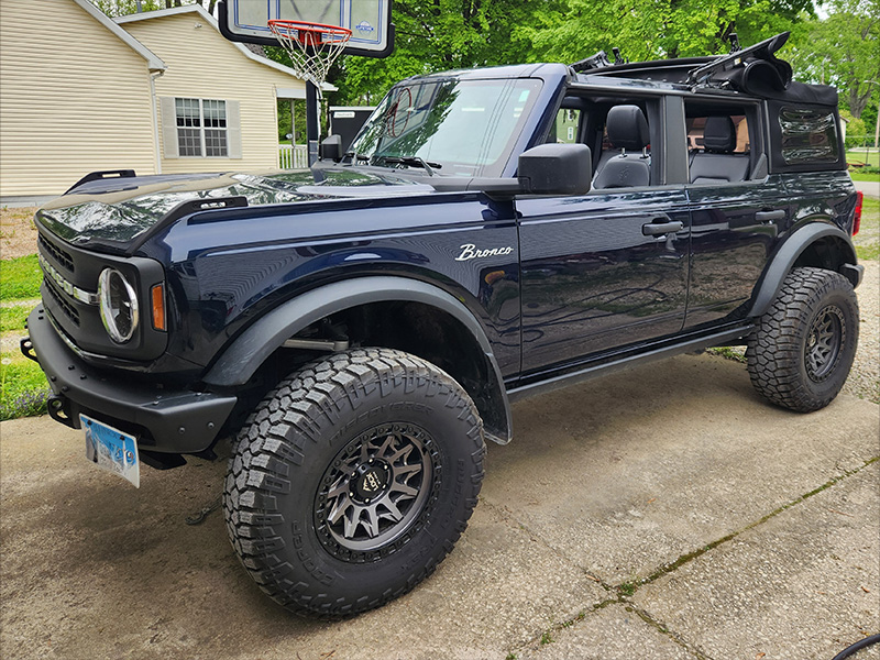 2021 Ford Bronco - 17x9 Lock Offroad Wheels 35x12.50R17 Cooper Tires