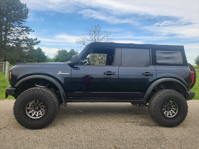 2021 Ford Bronco - 17x9 Lock Offroad Wheels 35x12.50R17 Cooper Tires