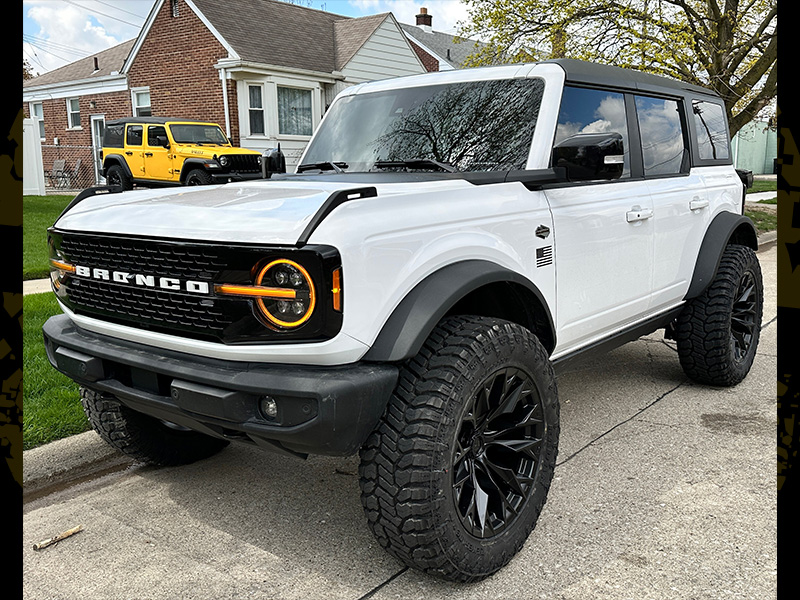 2021 Ford Bronco - 22x10 Fuel Offroad Wheels LT37x12.50R22 Radar Tires