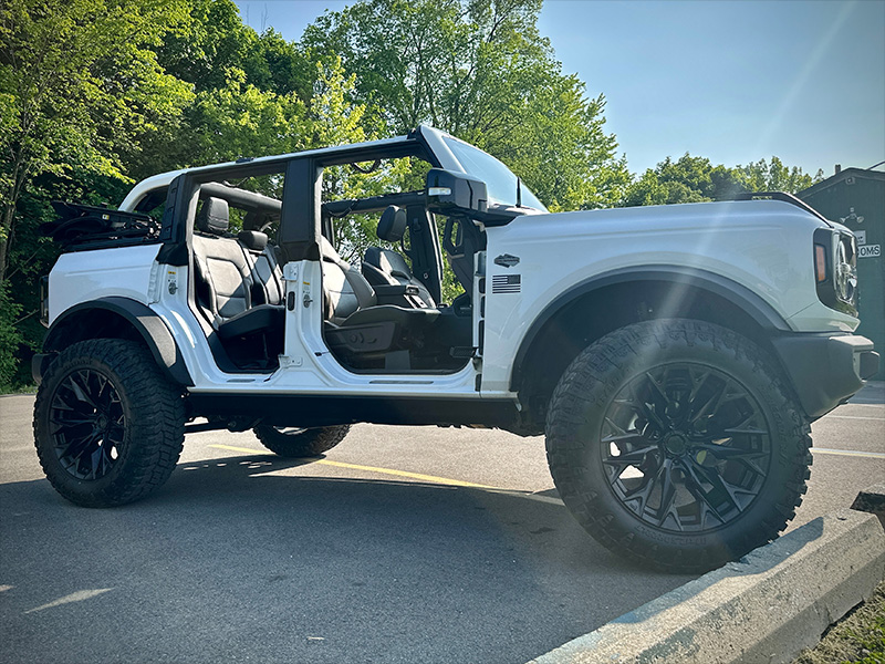 2021 Ford Bronco - 22x10 Fuel Offroad Wheels LT37x12.50R22 Radar Tires