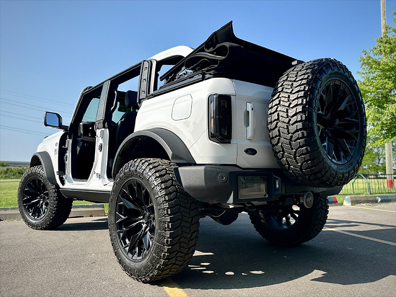 2021 Ford Bronco - 22x10 Fuel Offroad Wheels LT37x12.50R22 Radar Tires