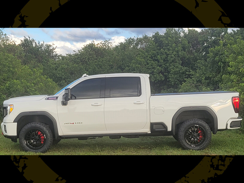 2021 GMC Sierra 2500 HD - 20x9 Fuel Offroad Wheels LT305/55R20 Toyo Tires