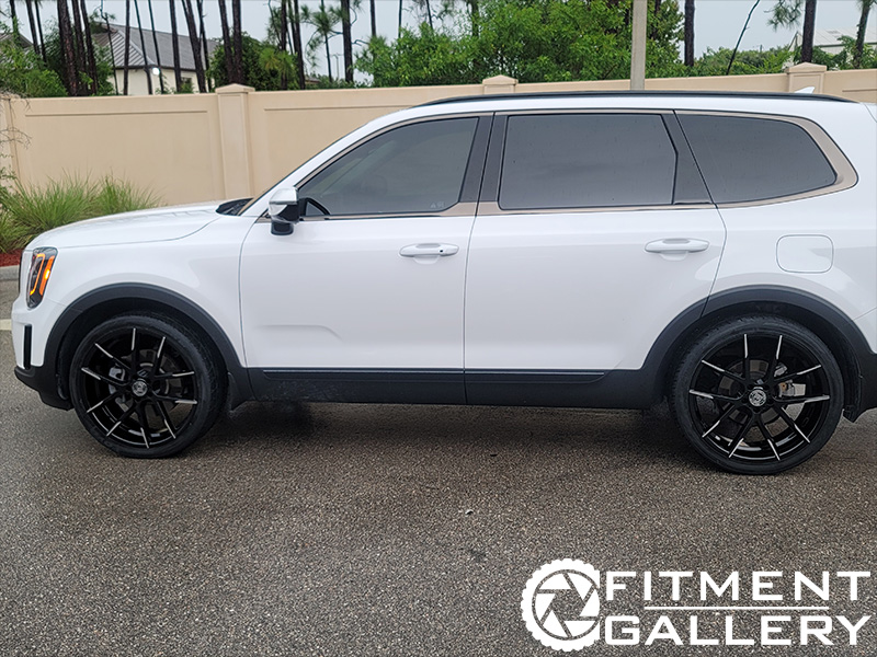 2021 Kia Telluride - 22x9 Lexani Wheels 265/35R22 Toyo Tires