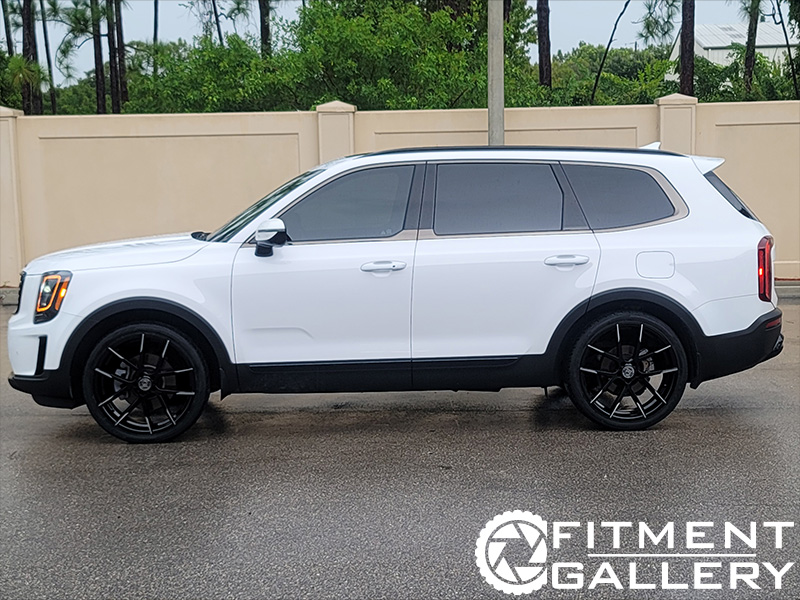 2021 Kia Telluride - 22x9 Lexani Wheels 265/35R22 Toyo Tires