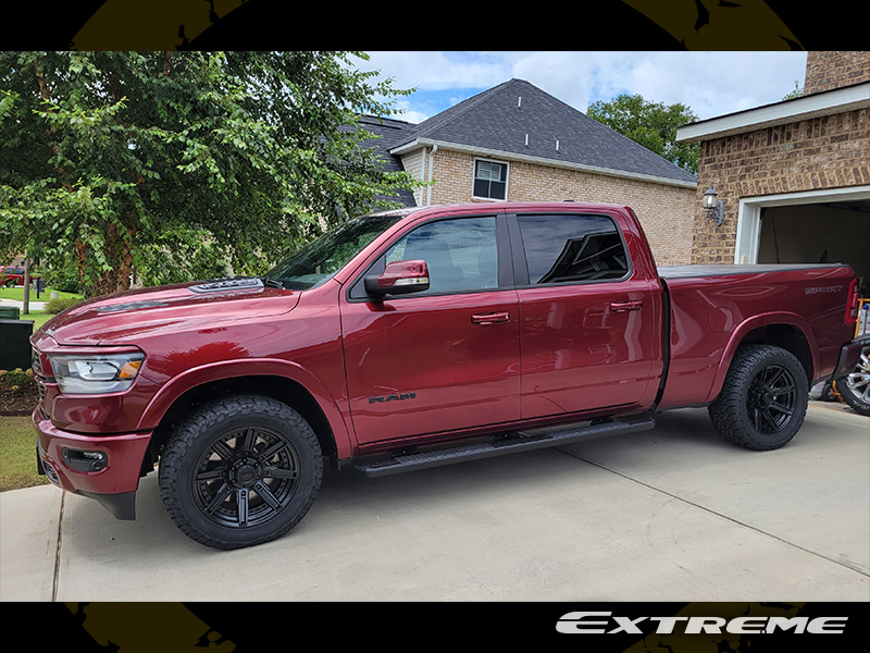 2020 Ram 1500 - 20x9 Fuel Offroad Wheels 305/50R20 General Tires