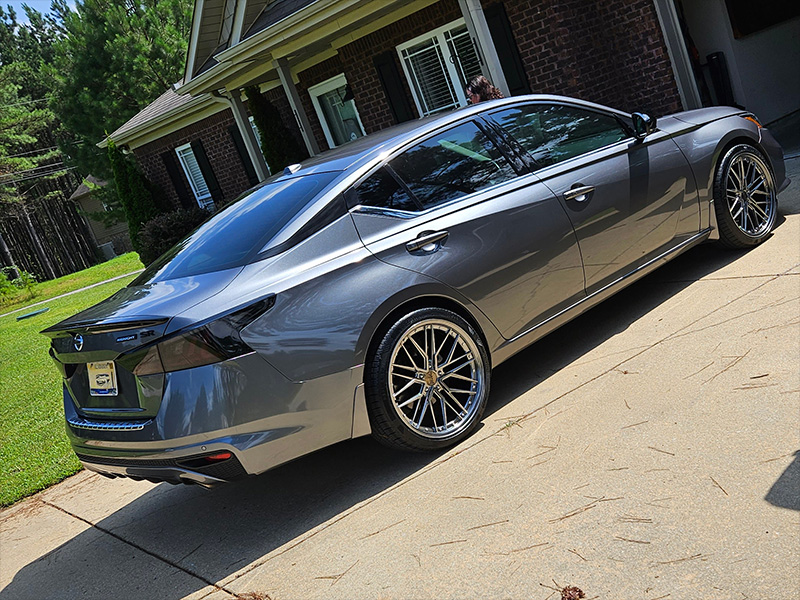 2022 Nissan Altima Black Rims