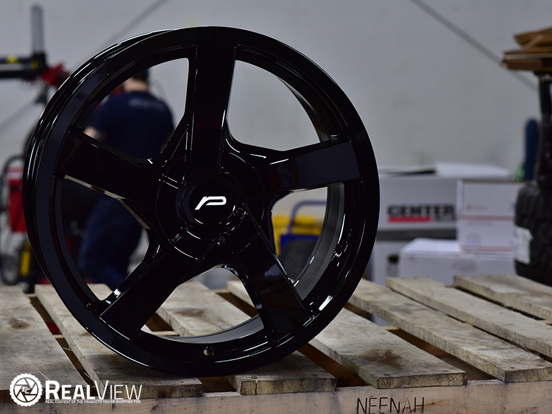 RealView of Pacer Essence 791 Gloss Black - 18x7.5 +42 - 791B-8755742